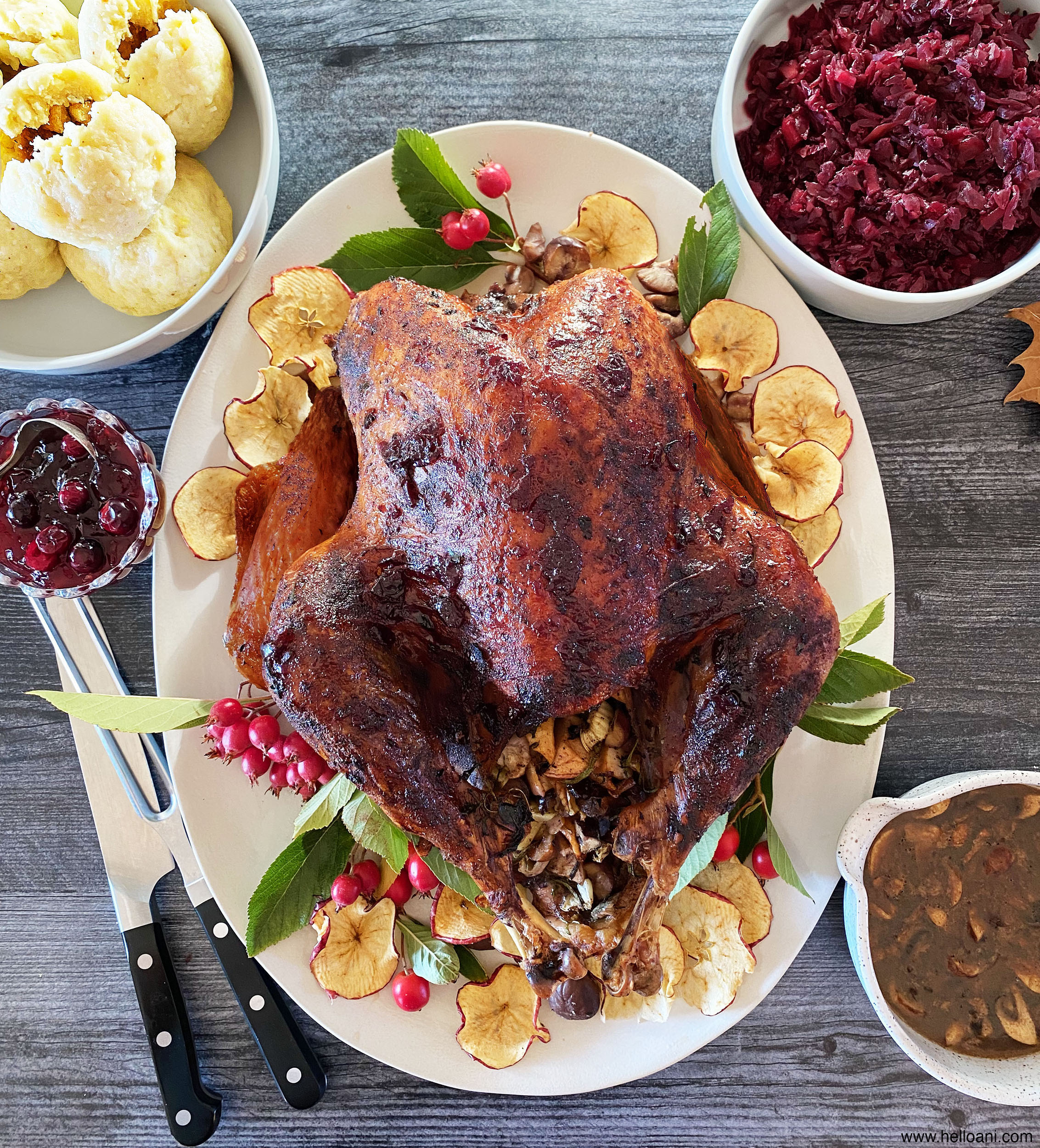 CHRISTMAS-SPICED TURKEY WITH APPLES AND CHESTNUTS - Hello Ani